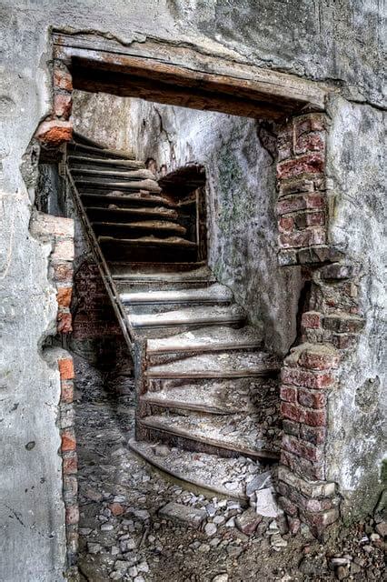 21 Forgotten Abandoned Staircase Left Alone To Die Our World Stuff
