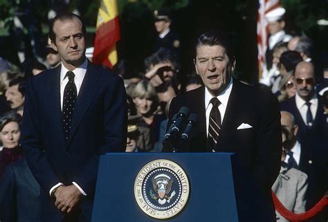 Luz Y Ocaso De Juan Carlos La Vida En Fotos Del Rey Que Defendió La Democracia Pero Terminó