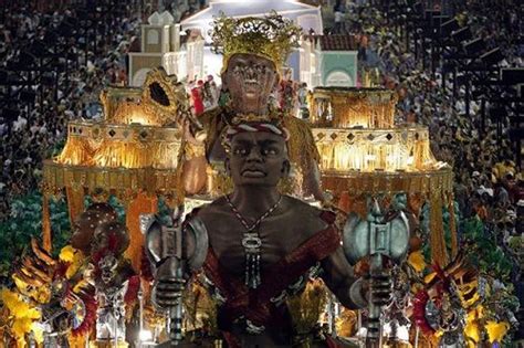 CARROS ALEGORICOS O CARROZAS EN EL CARNAVAL DE RIO DE JANEIRO BRASIL Carnival