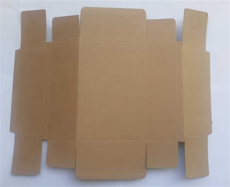 Картонена кутия за подаръци с Ягодово • Olx Bg