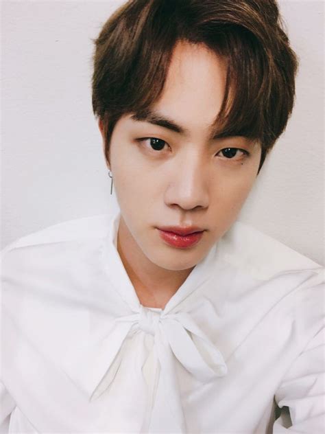 Foto Bahu Lebar Dari Jin Bts Yang Sangat Seksi Jurnal K Pop