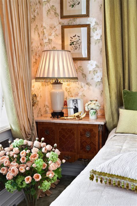 Фото интерьера спальни квартиры в стиле неоклассика