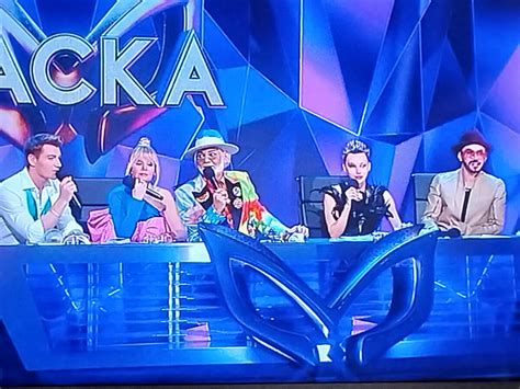 В полуфинале шоу Маска раскрыли обоятельного персонажа Справедливо ли Музыка и путешествия