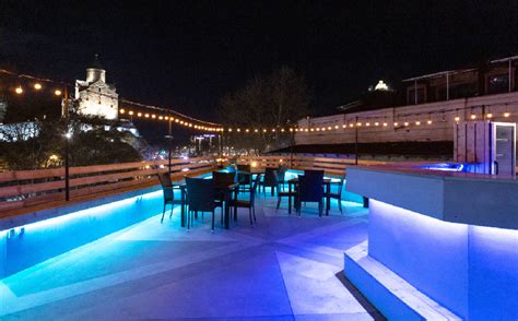 20 სტუმარზე კერძები სასმელი Dj წამყვანი და კარაოკე