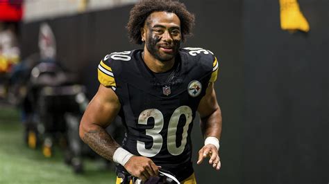 Steelers Rb Jaylen Warren Fined 48k For Illegal Hit Against The Browns Despite Not Being