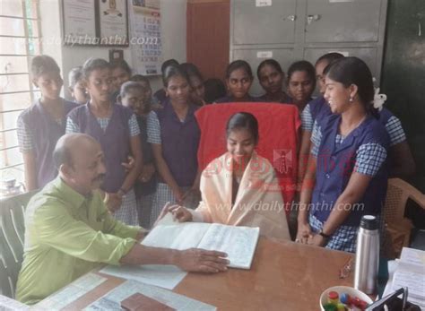 One Day Head Master ஒரு நாள் தலைமை ஆசிரியையான மாணவி