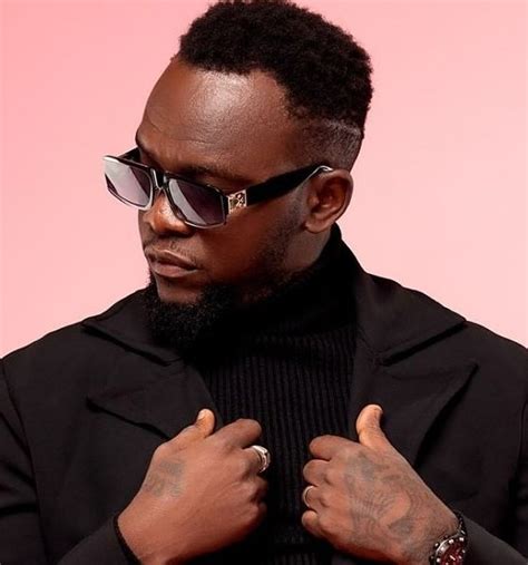 Elown Sort Son Premier Album AKUM RADIO FM
