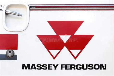 Logo Di Massey Ferguson Su Un Trattore Fotografia Stock Editoriale
