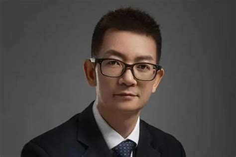 超1000亿，“顶流”基金经理，卸任 36氪