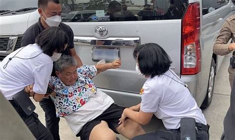 ป้านา โกนผมหน้าศาลฯ หลังได้ประกันตัว คดีตะโกนด่า บิ๊กตู่ Wer News