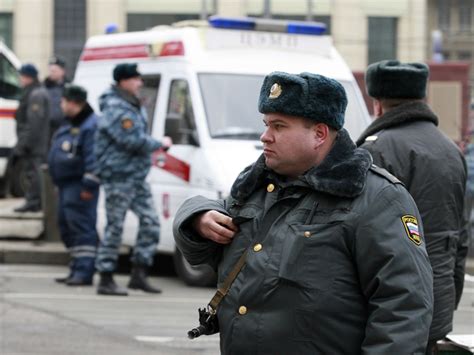 Въоръжен взе заложници в руски колеж поиска от полицаите пица Nova