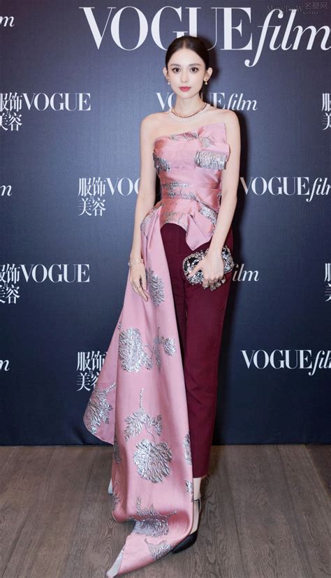 身材高挑的女星古力娜扎这张脸太美了（1212） 图片 名腿网