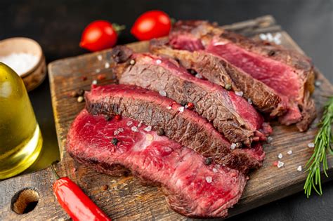 Steak Daging Sapi Mata Iga Panggang Dengan Bumbu Dan Rempahrempah Di