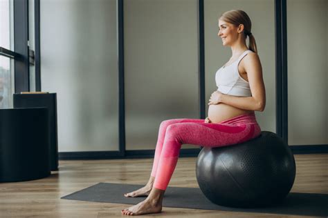 6 Exercícios de Pilates para se manter ativa na gravidez Mamãs e Bebés