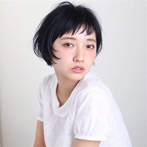 ショートさん注目 アシメ を取り入れて旬顔にHAIR 髪型画像 逆ボブヘアスタイル ボブ 黒髪