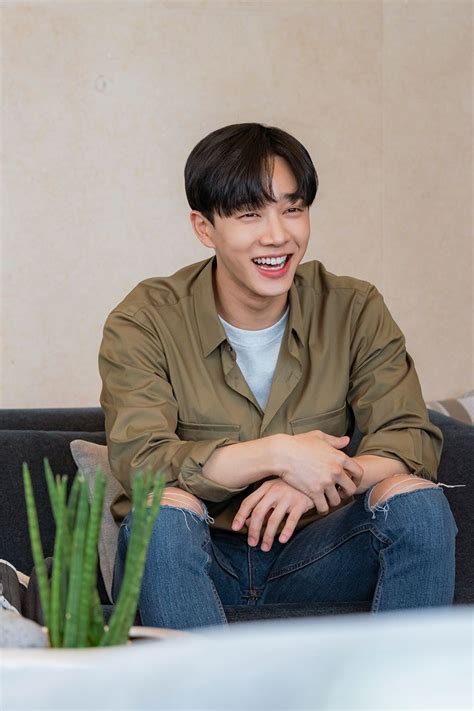 10 Potret Kece Lee Gi Kwang Pemeran Sung Joong Lovely Horribly