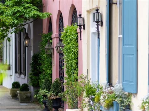 Discover Rainbow Row Charlestons Iconic Landmark