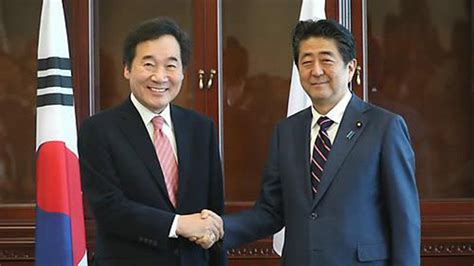 문 대통령 아베에 친서 보낼 듯이 총리 양국 비공개 대화 중