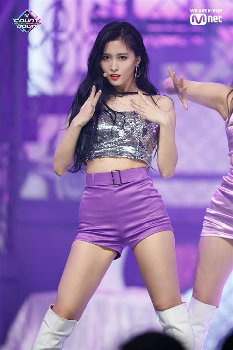 Times TWICE Momo S Stage Outfits Made Us Scream Step On Me Koreaboo