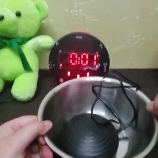快速出貨震動響鬧閃燈LED鬧鐘 強力震動鬧鐘 大音量起床鬧鐘 床頭懶人振動時鐘 老年人學生聽力障礙者嗜睡者起床 蝦皮購物