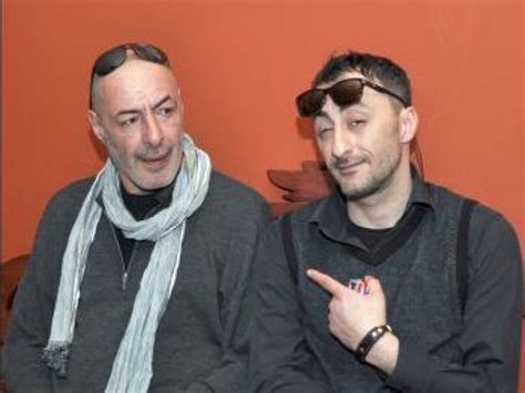 შევუსწარი მამაჩემს ღამით საძინებელში ტიროდა რა დავაშავე ასეთი სიბერე რომ მაქვსო გიორგი