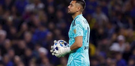 Chiquito Romero y la preocupación de Boca por el césped artificial de