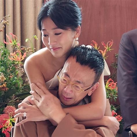 鄭丹瑞嫁女又喊又笑 直認恨抱孫棄換七人車計劃驚唔夠位放BB凳 星島日報