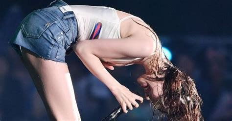 [st포토] 인사하는 선미 머리가 땅에 닿겠네