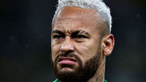 Qué poco flow Neymar celebró con baile y sombrero pero quedó