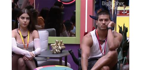 Foto Arthur Aguiar Sobre Jade Picon Ela Está Trabalhando Não Está