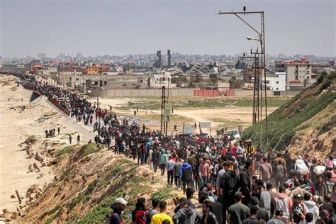 كارثة في 14 يوماً إسرائيل تجبر 810 آلاف مواطن على النزوح قسراً من رفح