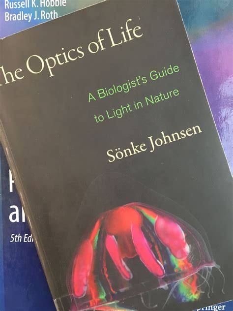 Intermediate Physics for Medicine and Biology: The Optics of Life