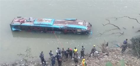 धादिङ बस दुर्घटना अपडेट मृतक सातै जनाको सनाखत हराएकाको खोजी जारी