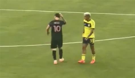 Messi Conversa Con Andy Najar Durante El Partido