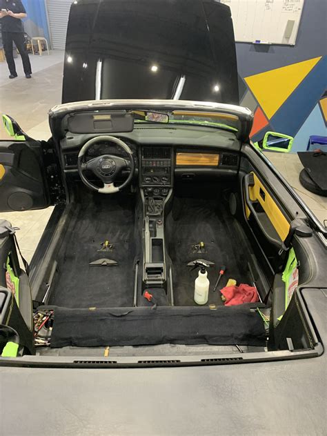 Перетяжка салона Кабрика в бежевую кожу — Audi Cabriolet B4 1 8 л