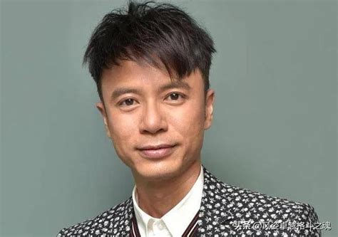 54歲歌王李克勤被富商灌酒，面對媒體哭訴：我不出來掙錢怎麼辦？ 每日頭條