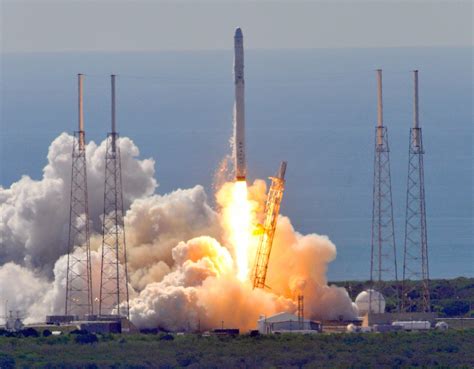 Spacex Finally Manages To Land Re Usable Rocket Onto A Barge After