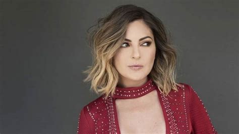 Mariana Ochoa De Ov7 Posa En Fotografía Al Lado De Sus Hijos Salvador