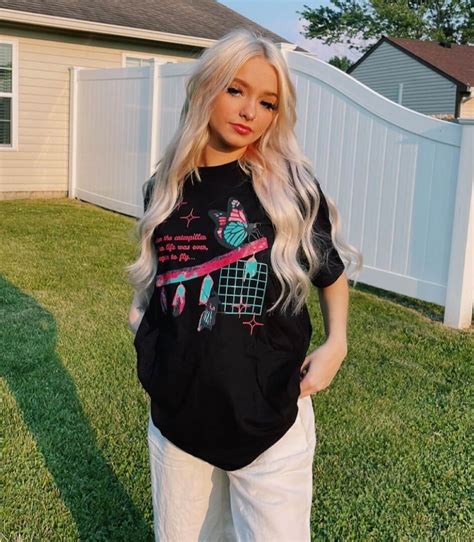 Zoe Lavernes Stylish Outfit Fashion Picture Statement K4 Fashion