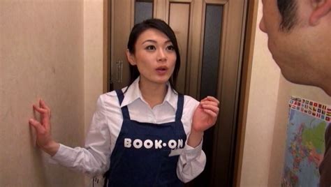 古本買取に来たパートのおばちゃんがエロ本査定中にオナニー！？指じゃ我慢できず僕のチ ポをねだってきて･ 214295 人気av女優観察日記