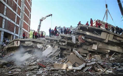Al menos 73 muertos por el terremoto en Turquía y puede haber decenas