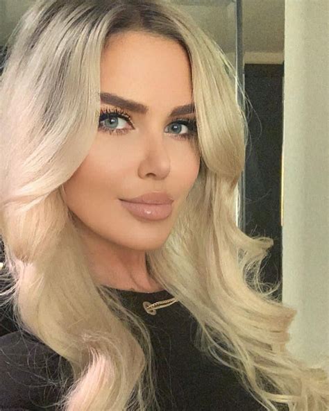 Elisa Bethann Biography 29 Photos Age Height Real Name Instagram