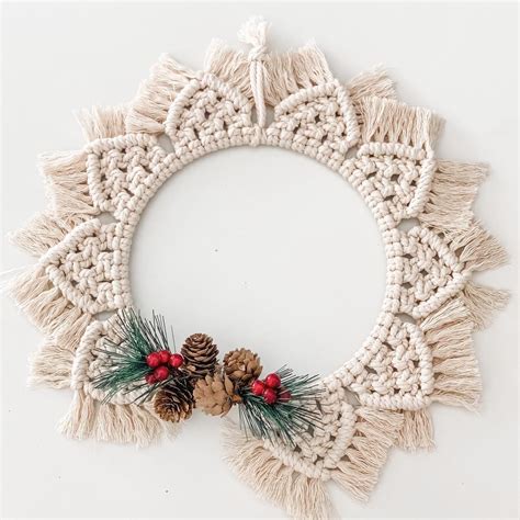 Pin On Makramee Macrame Patterns Christmas Wreaths Macrame Patterns