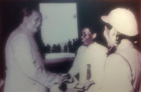 林立衡旧照 66年天安门向毛泽东敬礼无忧资讯