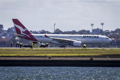 Qantas Jet Lands Safely In Sydney After Suspected Engine Failure