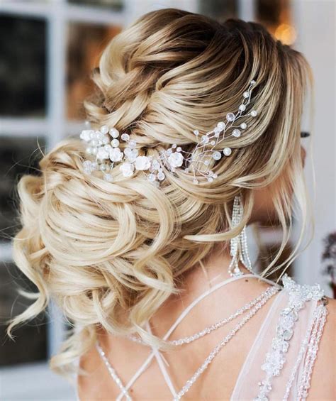 coiffures de mariage pour cheveux longs qui sont parfaites pour votre journée spéciale