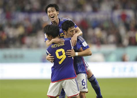 遠藤航「w杯優勝を」“新キャプテン演説”に三笘薫、鎌田大地、堂安律が…1対1で聞いた“舞台ウラの最適解”「その上で考えたのは」（3／4