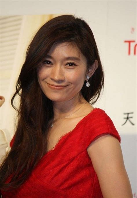 ＜画像7 11＞篠原涼子が極上ブラでセクシーな谷間を披露！｜ウォーカープラス