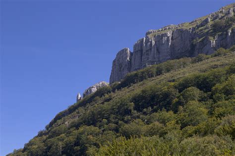 스페인 북부의 칸타브리아 산악 지대 콜라도스 델 아슨의 하이킹 루트 0명에 대한 스톡 사진 및 기타 이미지 0명