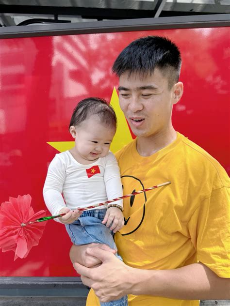 Đoàn Văn Hậu đưa Vợ Con đi Chơi Ngày Lễ Vẻ Ngoài Của Doãn Hải My Khi